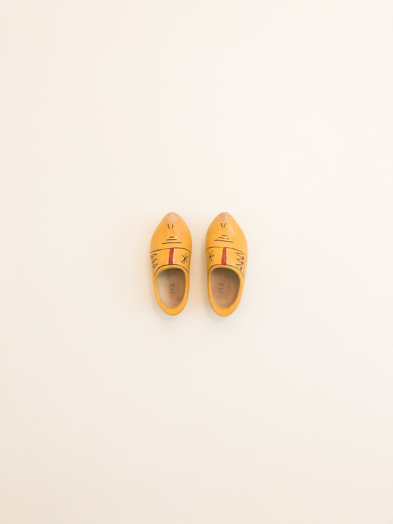 Dutch Clogs – Le Lost et Found